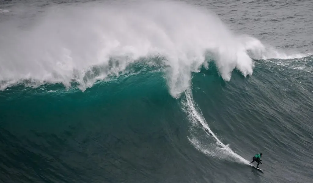 VIDÉO. 28 mètres ! Sebastian Steudtner aurait surfé à Nazaré la vague ...
