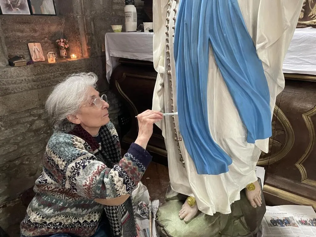 Elle mesure 1,70 m d’argile : une statue de la Vierge restaurée à Vire ...