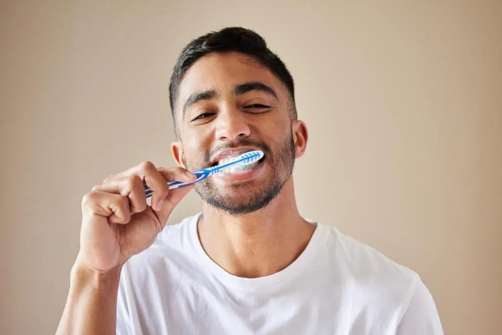 Comment se lavait-on les dents avant l’invention du dentifrice et de la ...