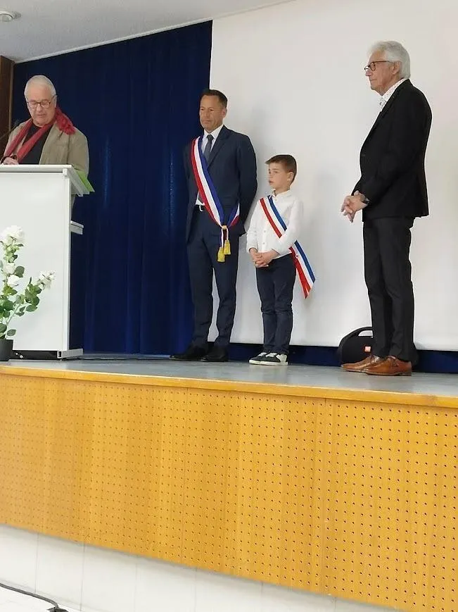 Robert Chabot, maire de Saint-Vincent-sur-Jard pendant 28 ans, reçoit l ...