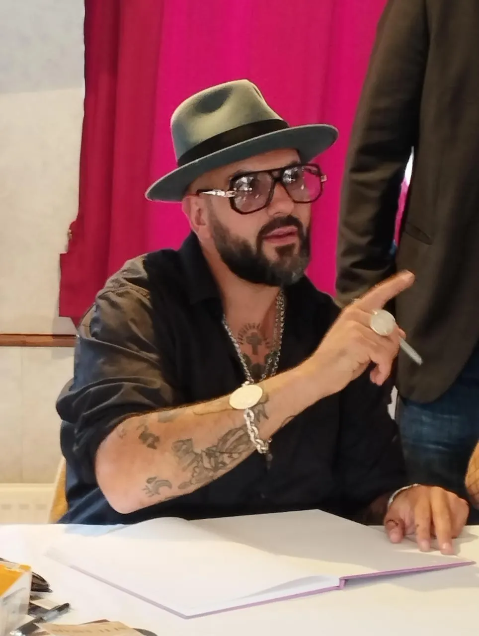 Le Youtubeur Papacito, condamné à 5 000 € d’amende pour incitation à la ...