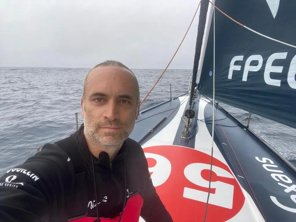 Voile. Avant le Vendée Globe, le Segréen Fabrice Amédéo s’engage sur ...
