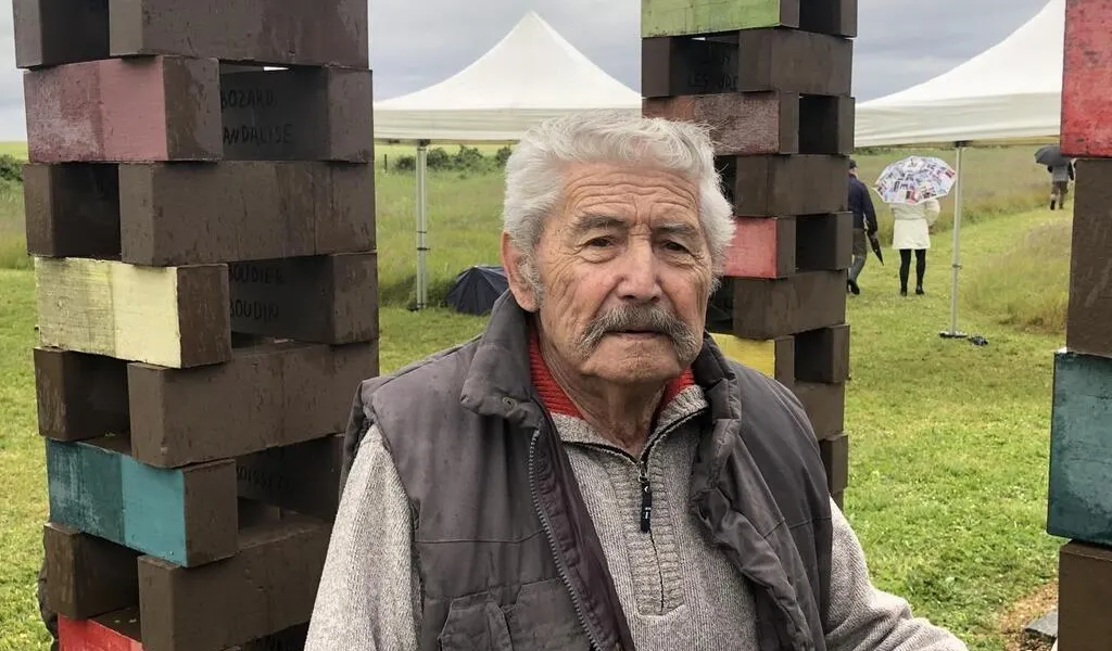 « Je devais voir ça avant de casser ma pipe » : 81 ans après, il ...