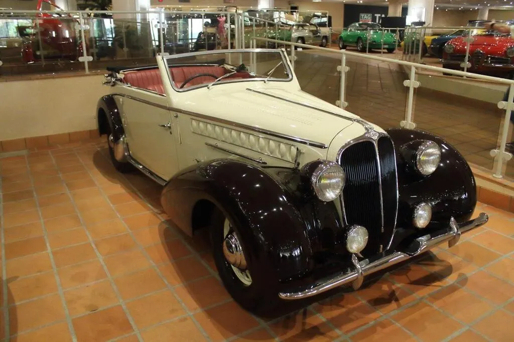 Le prince Albert II de Monaco expose 20 automobiles de sa collection ...