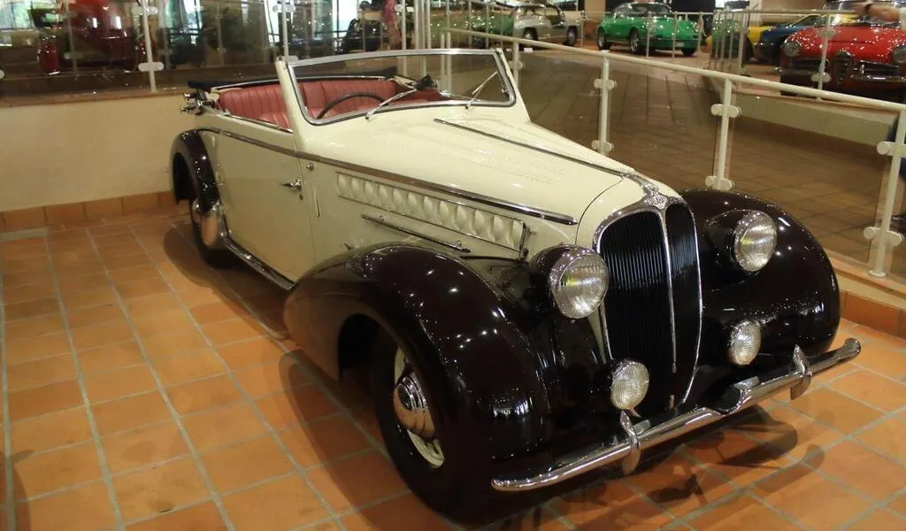 Le prince Albert II de Monaco expose 20 automobiles de sa collection ...
