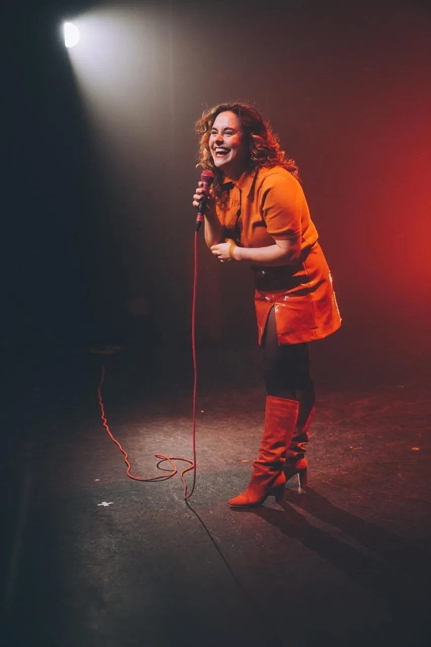 Ses spectacles sont complets : Swann Périssé, l’humoriste qui nous ...