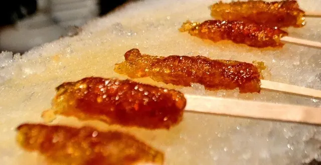 C’est quoi ce bonbon au sirop d’érable préparé sur la neige, appelé ...
