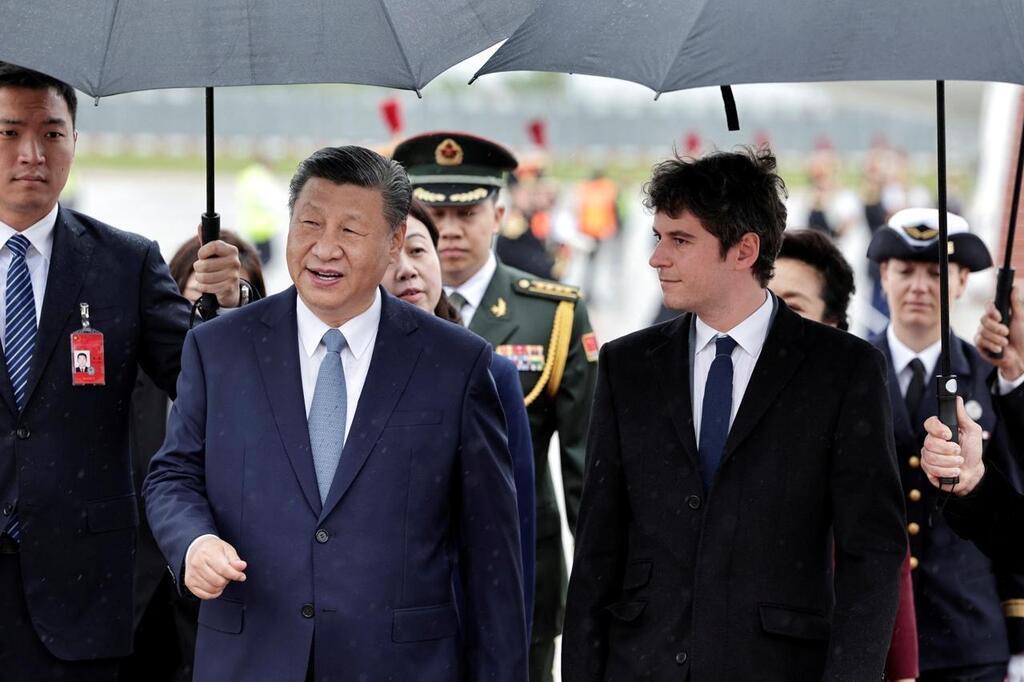 Le Chinois Xi Jinping commence sa tournée européenne par une rencontre ...