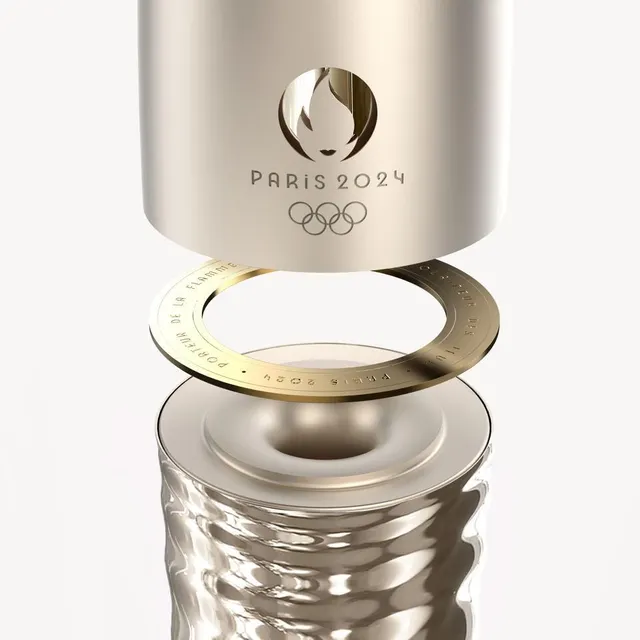 JO 2024. Qu’est-ce que « le cœur de la torche », le cadeau remis aux 11 ...