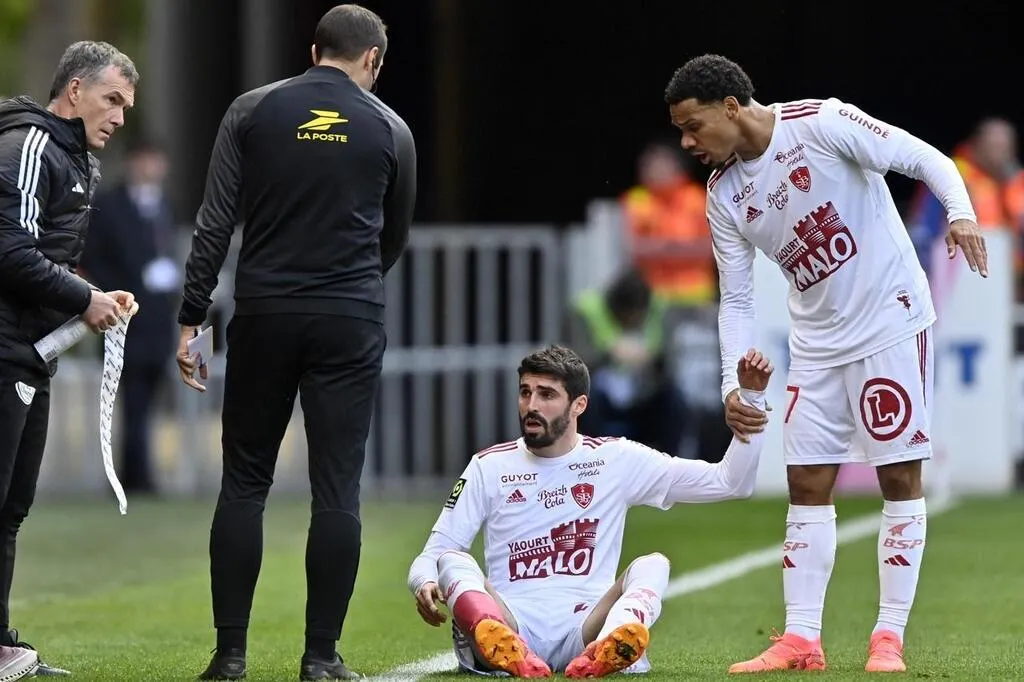 Stade Brestois. De quoi souffre Pierre Lees-Melou ? . Sport - Brest ...