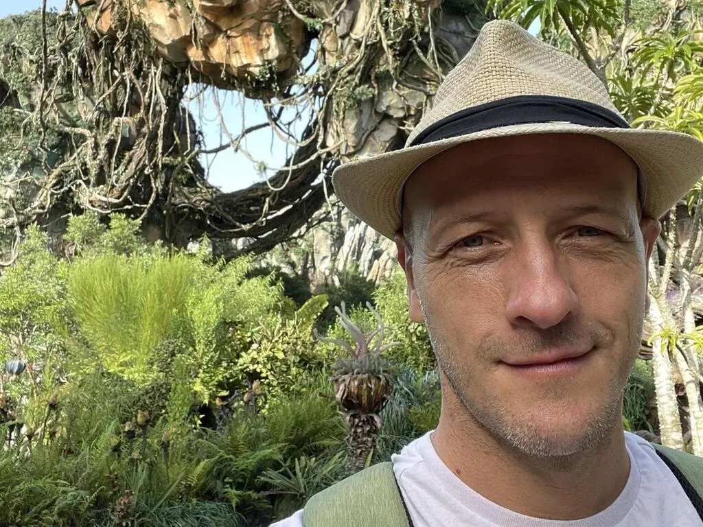 ENTRETIEN. Cet auteur breton vit à Miami et fait une promo insolite ...