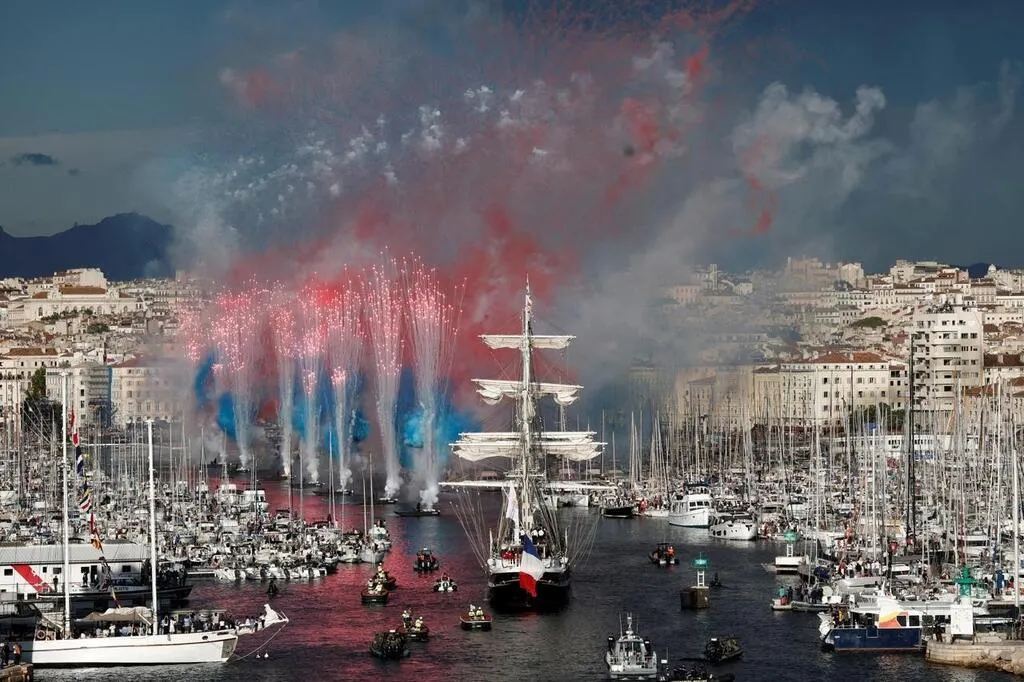 REPORTAGE. Belem, Patrouille de France, « surprise » Jul… Marseille déclare sa flamme aux JO ...