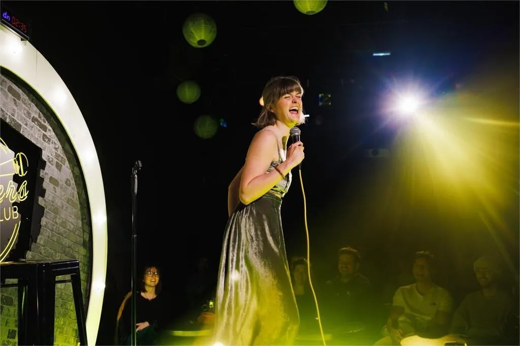 L’humour « feu d’artifice » de Cab Cab, du Haut-Léon aux scènes de ...