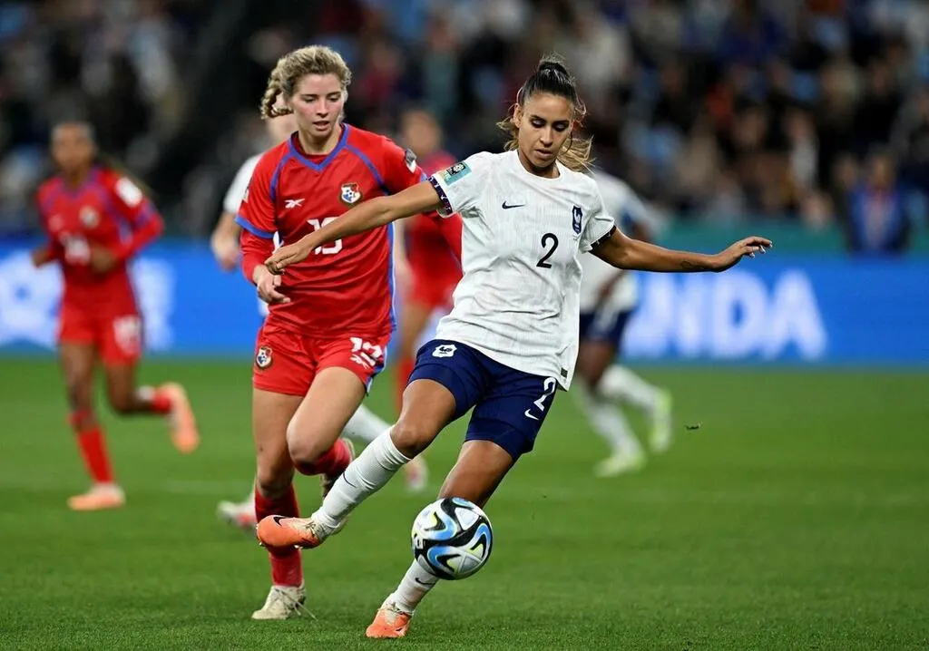 Mercato. L’internationale française Maëlle Lakrar va s’engager avec le ...