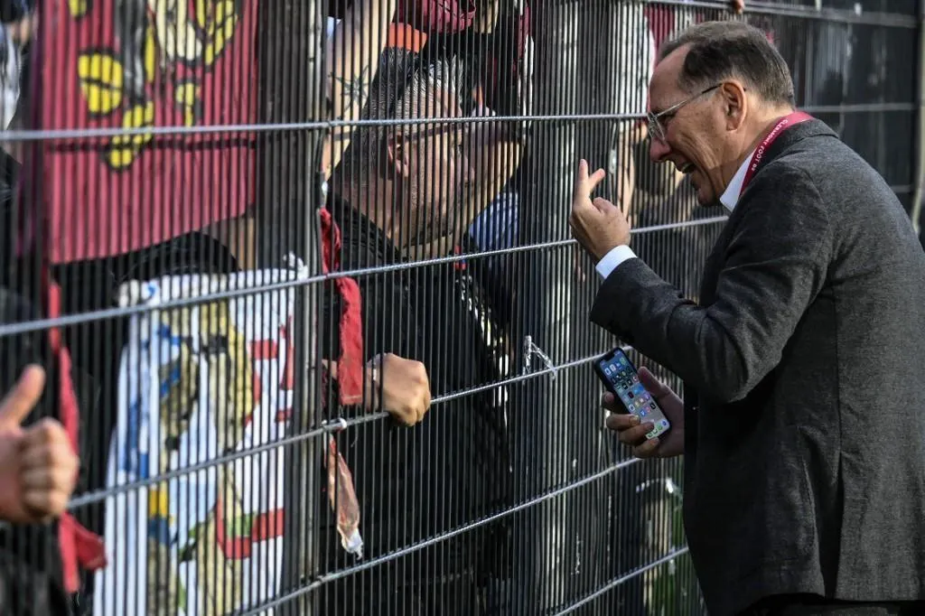 VIDÉO. John Textor conforte Pierre Sage comme entraîneur de l’OL... et ...