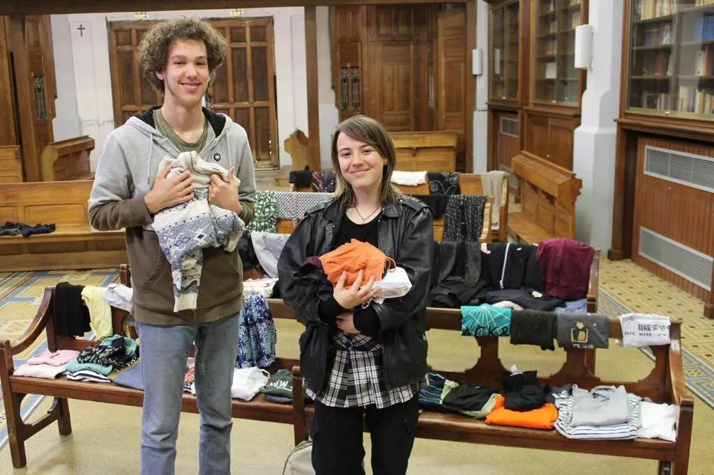 La chapelle du lycée Sainte-Marie à Cholet transformée en friperie ...