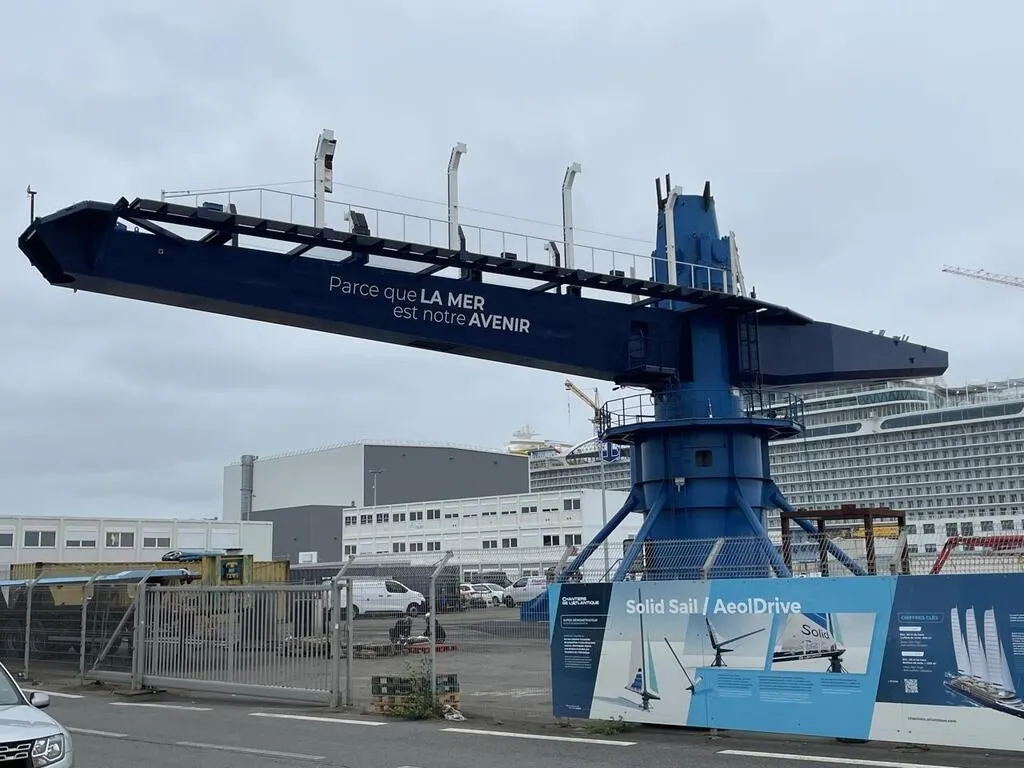 Où est passé l’immense mât en carbone des Chantiers de l’Atlantique à ...