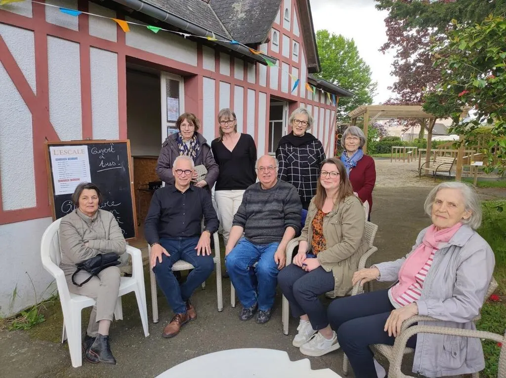 Dans cet Ehpad breton, des bénévoles tiennent un bar ouvert aux ...