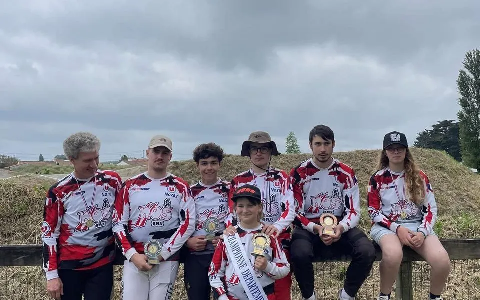 Les pilotes du Nos BMX portent haut les couleurs de leur club - Saint ...