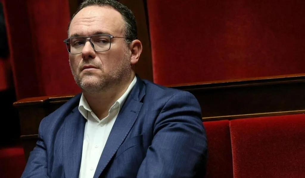 Accusations de viol : Damien Abad reste au groupe Renaissance, mais se ...