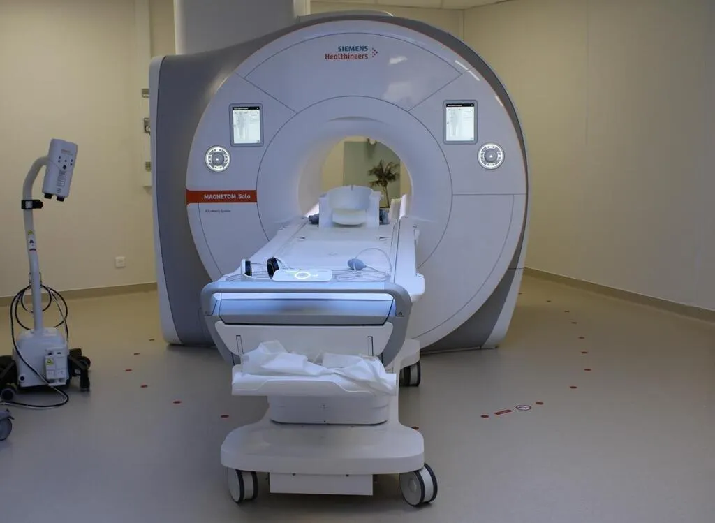 Le centre hospitalier de Ploërmel inaugure son IRM - Vannes.maville.com