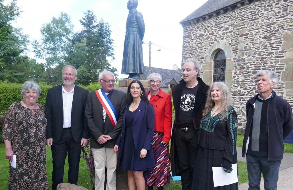 Tréhorenteuc. La statue de l’abbé Gillard de retour sur son socle ...