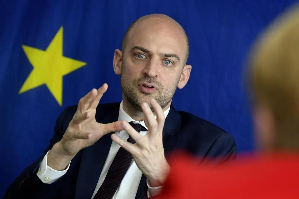 Européennes. Jean-Noël Barrot et Olivier Dussopt à Brest pour la ...