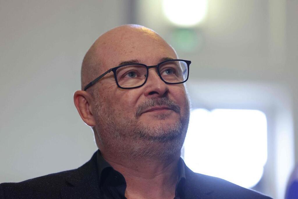 Sébastien Cauet, visé par une enquête pour viols, a été présenté à un ... Sébastien Cauet, visé par une enquête pour viols, a été présenté à un ...
