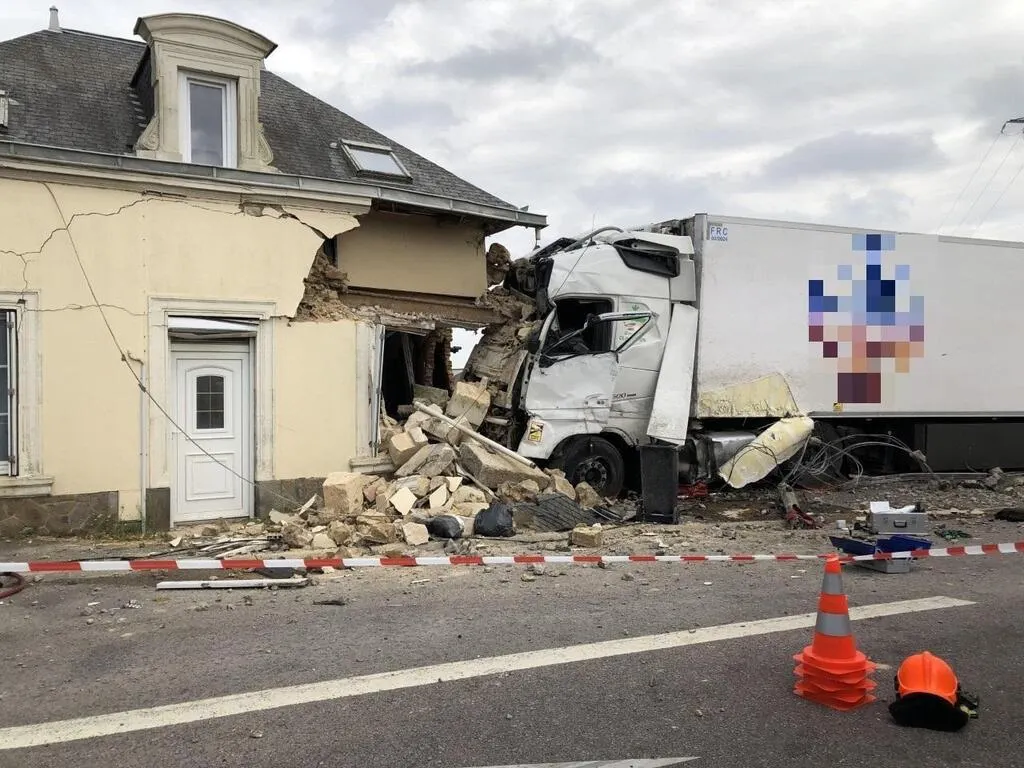 Collision mortelle entre un tracteur et un poids lourd dans l’Orne : le chauffeur routier relaxé ...