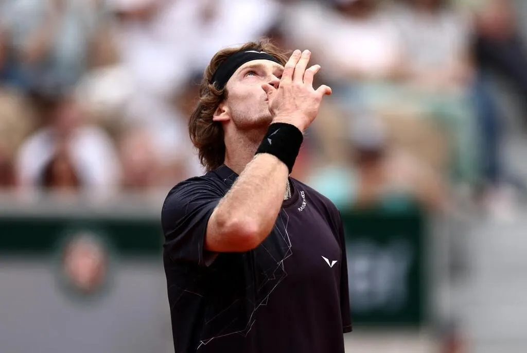 Roland-Garros. Andrey Rublev malmené mais qualifié pour le deuxième ...