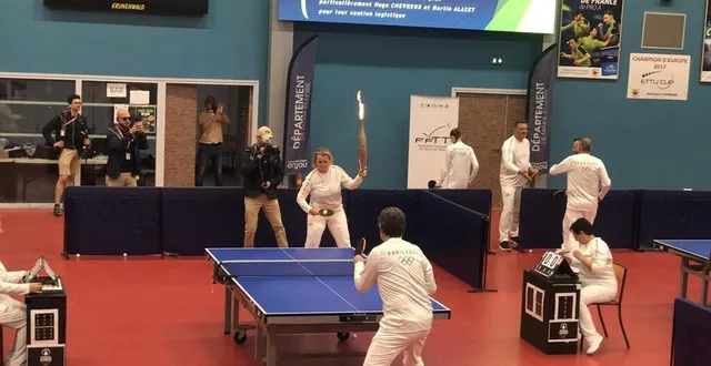 À La Romagne, près de Cholet, la flamme olympique a joué au tennis de ...