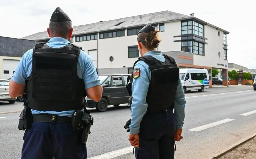 Prof agressée au couteau près de Cholet : le lycéen mis en examen pour triple tentative - Laval ...
