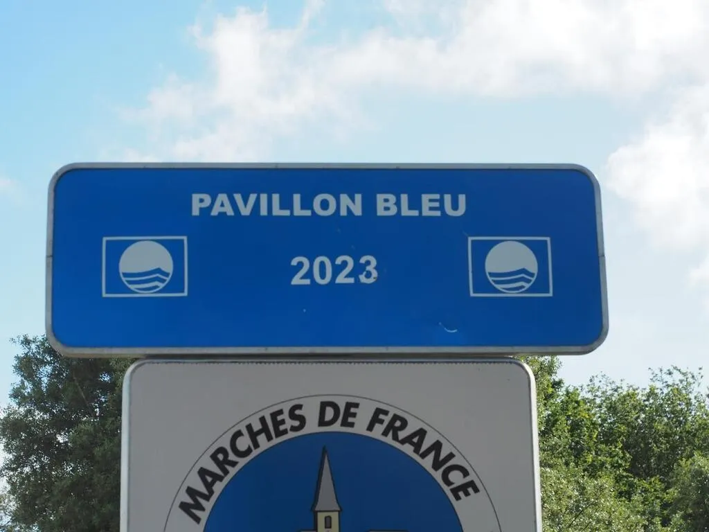 Voici pourquoi il n’y a pas de plage labélisée Pavillon Bleu dans les ...