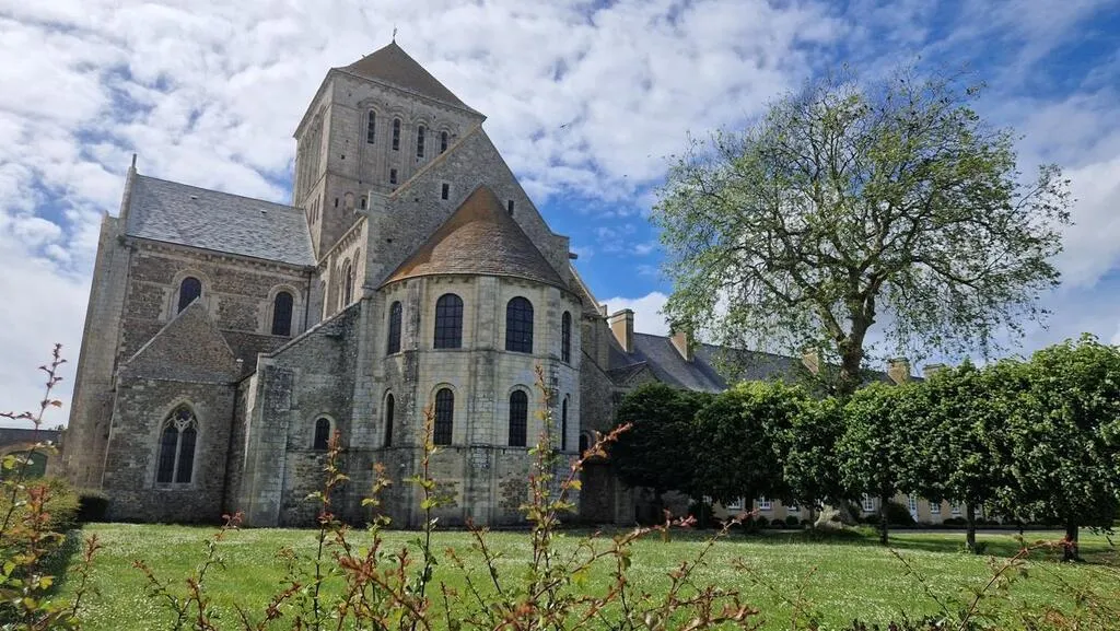 Cette abbaye de la Manche ne garde aucune trace, ou presque, de sa ...