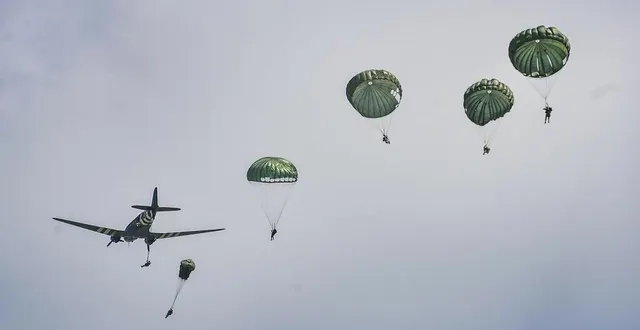 REPORTAGE. 80e D-Day. Le parachutage de Carentan attire des dizaines de milliers de spectateurs ...