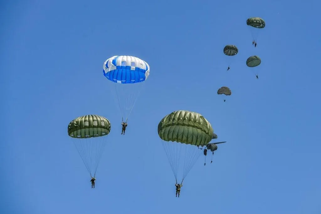 REPORTAGE. 80e D-Day. Le parachutage de Carentan attire des dizaines de milliers de spectateurs ...