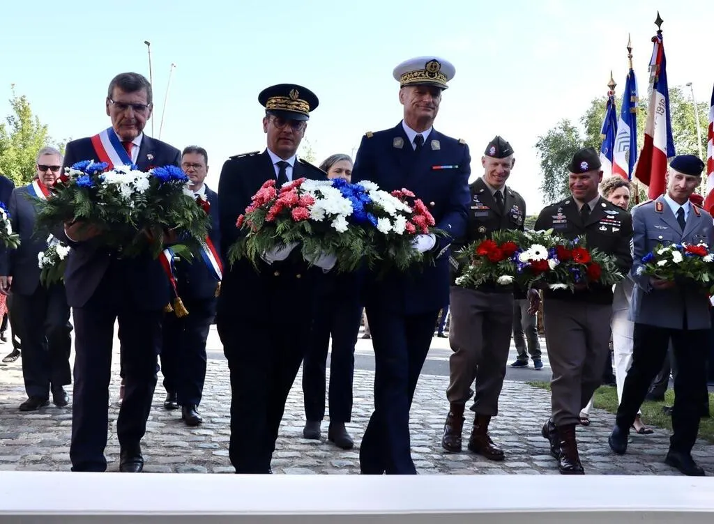 La cérémonie au monument Signal de Carentan attire la foule du 80e D-Day - Saint-Lô.maville.com