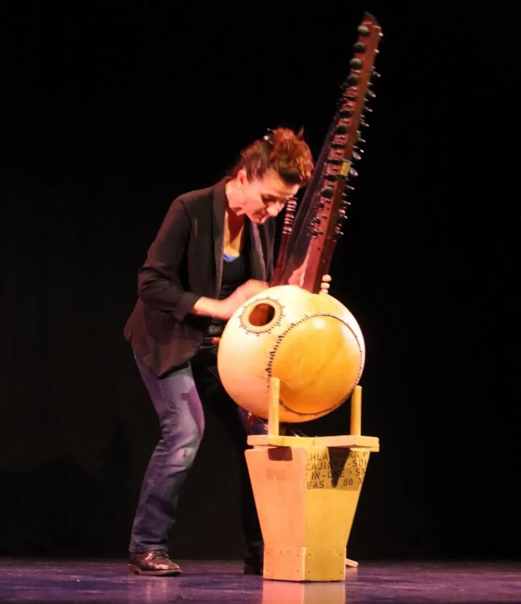 Clécy. Delphine Noly a présenté Sage comme un orage - Trouville ...