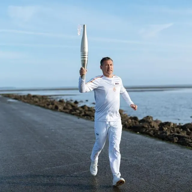 JO 2024. Tom Kristensen, 9 fois vainqueur des 24 Heures du Mans a porté ...
