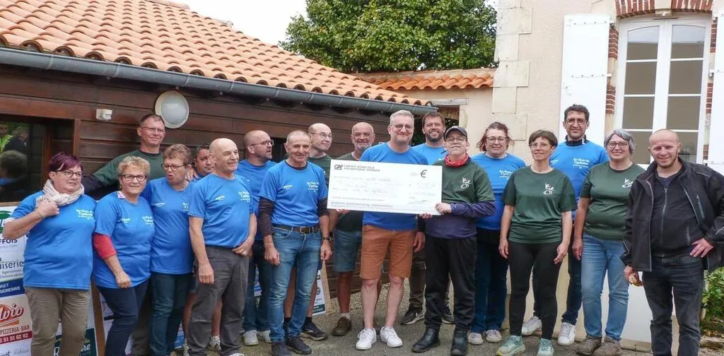 Saint-Maurice-le-Girard. Les amis du cyclisme remettent un chèque de ...