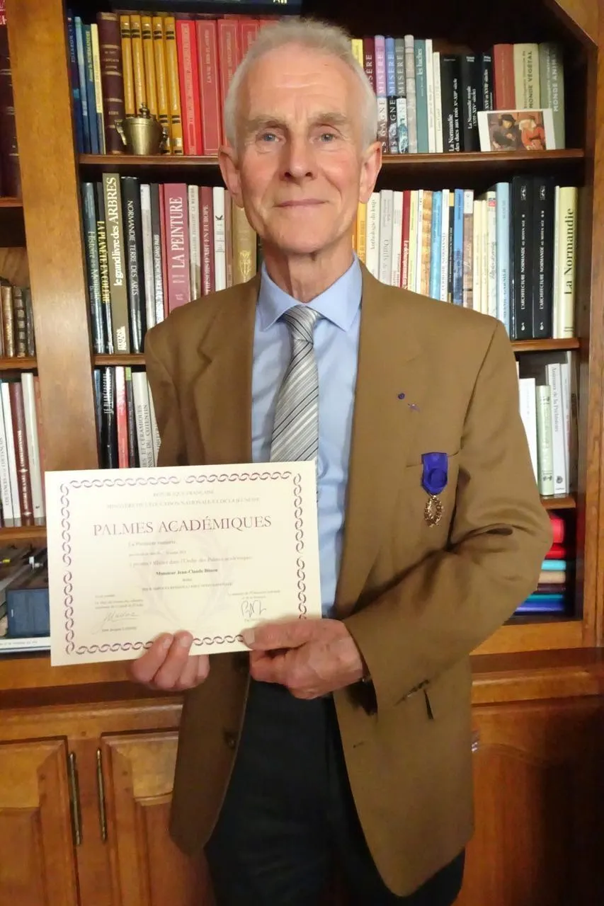 À Coutances, Jean Claude Bisson a reçu les palmes académiques - Saint ...
