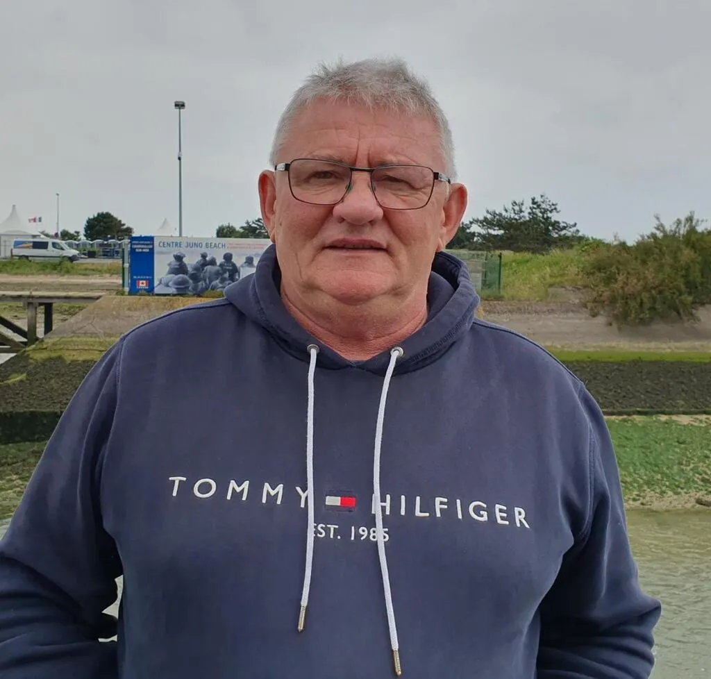 Courseulles-sur-Mer. « Dessine-moi 359 coquelicots » sur la plage ...