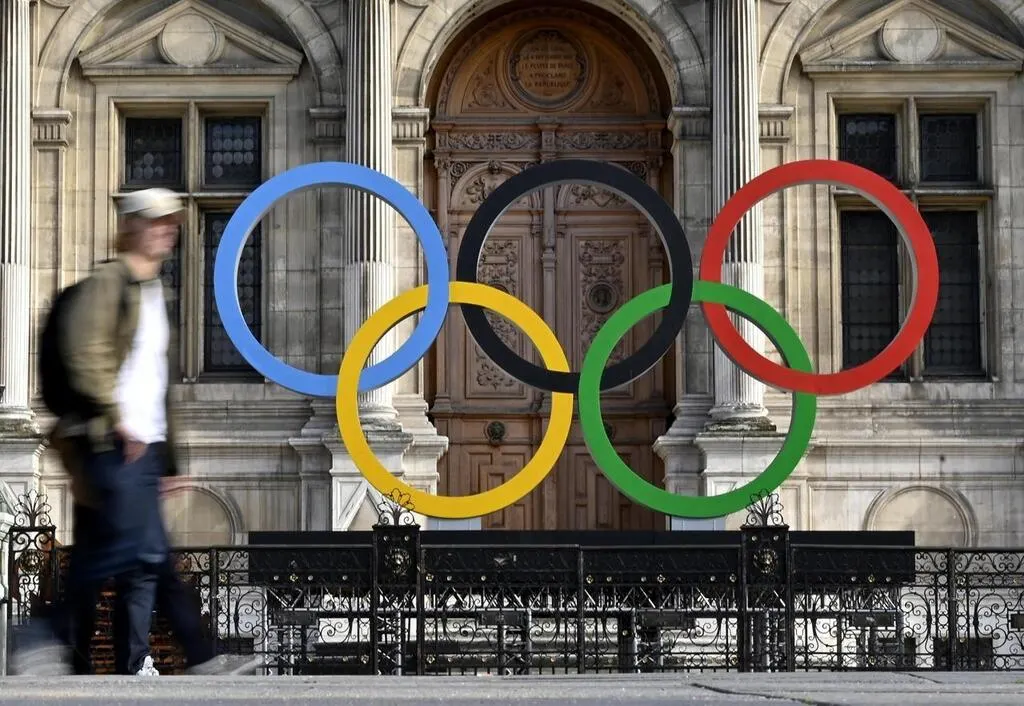 JO 2024. Affaire des bouteilles en plastique destinées aux sportifs : le COJOP en tord ? . Sport ...