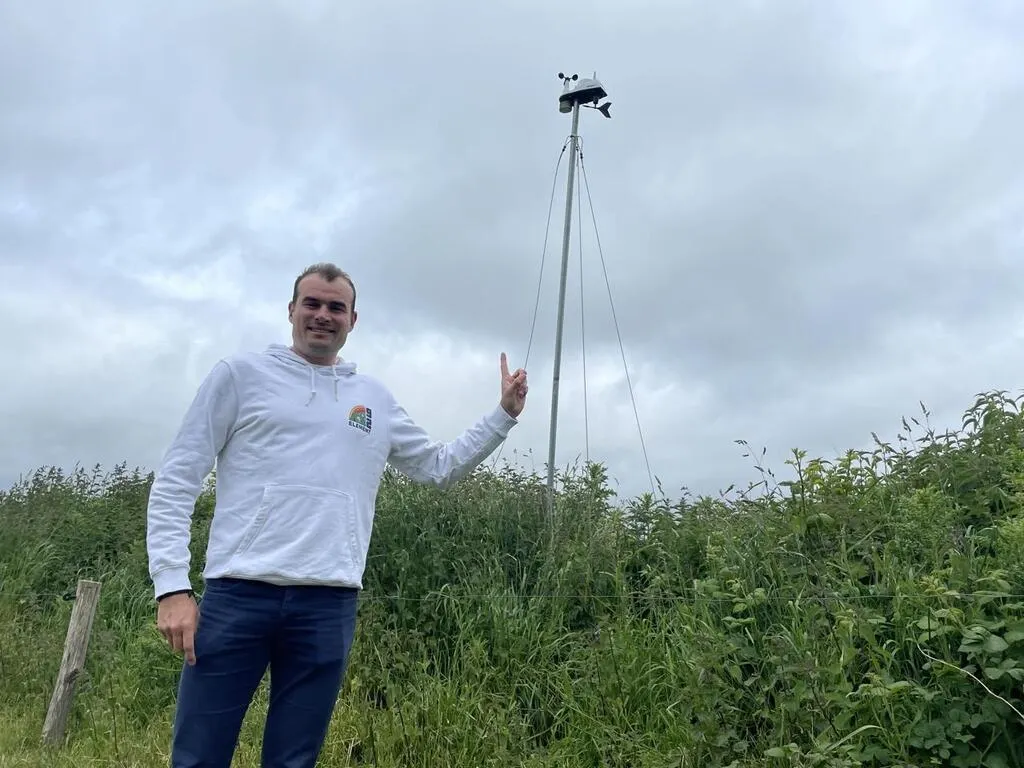 Girouette, capteur, baromètre… Comment Steven Tual prévoit la météo ...
