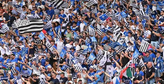 EN IMAGES. Les milliers de supporters du RC Vannes poussent leur équipe ...