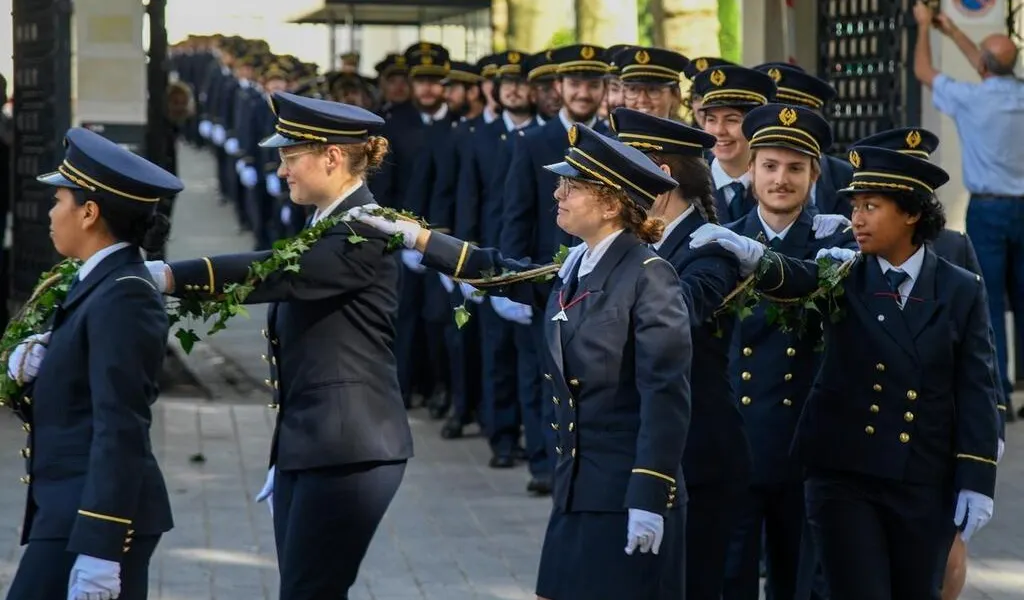 Les Gadz’Arts ont restitué la clé de la ville d’Angers - Cholet.maville.com