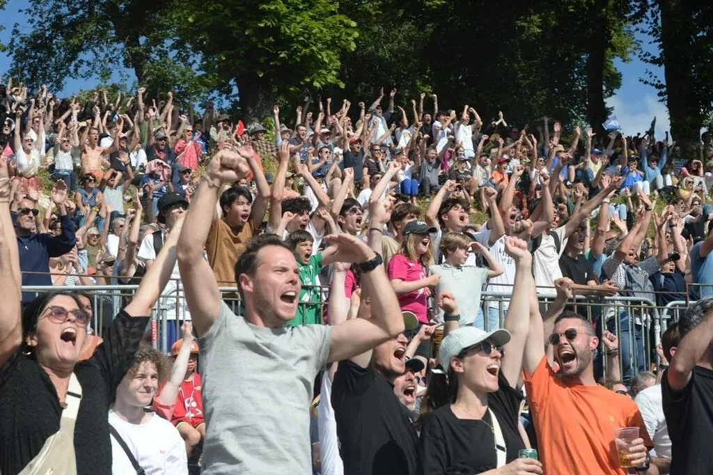 EN IMAGES. À Vannes, des milliers de supporters du RCV célèbrent la ...