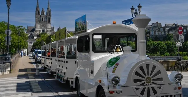 EN IMAGES. L’indémodable petit train touristique d’Angers est passé au ...