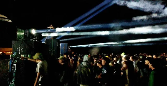 EN IMAGES. Une rave party réunit un millier de personnes dans le nord ...