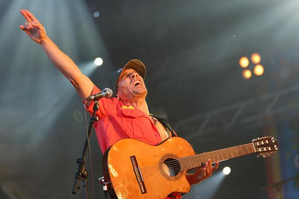 Manu Chao sort un nouveau single avant l’arrivée d’un album annoncé à l ...